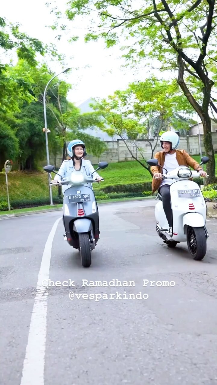 Vespa Sprint Sebuah momen istimewa, saat bisa berkendara berdua keliling – Vespa Medan Vespark